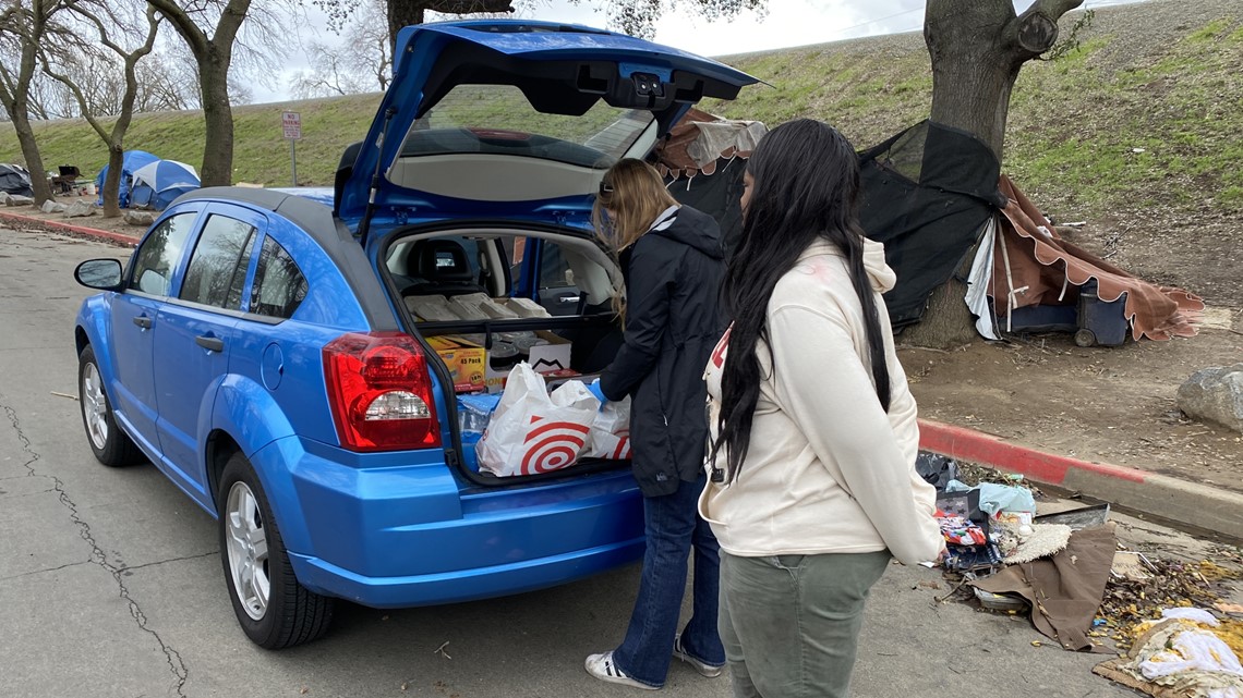 Sacramento organization helps feed unhoused community | abc10.com