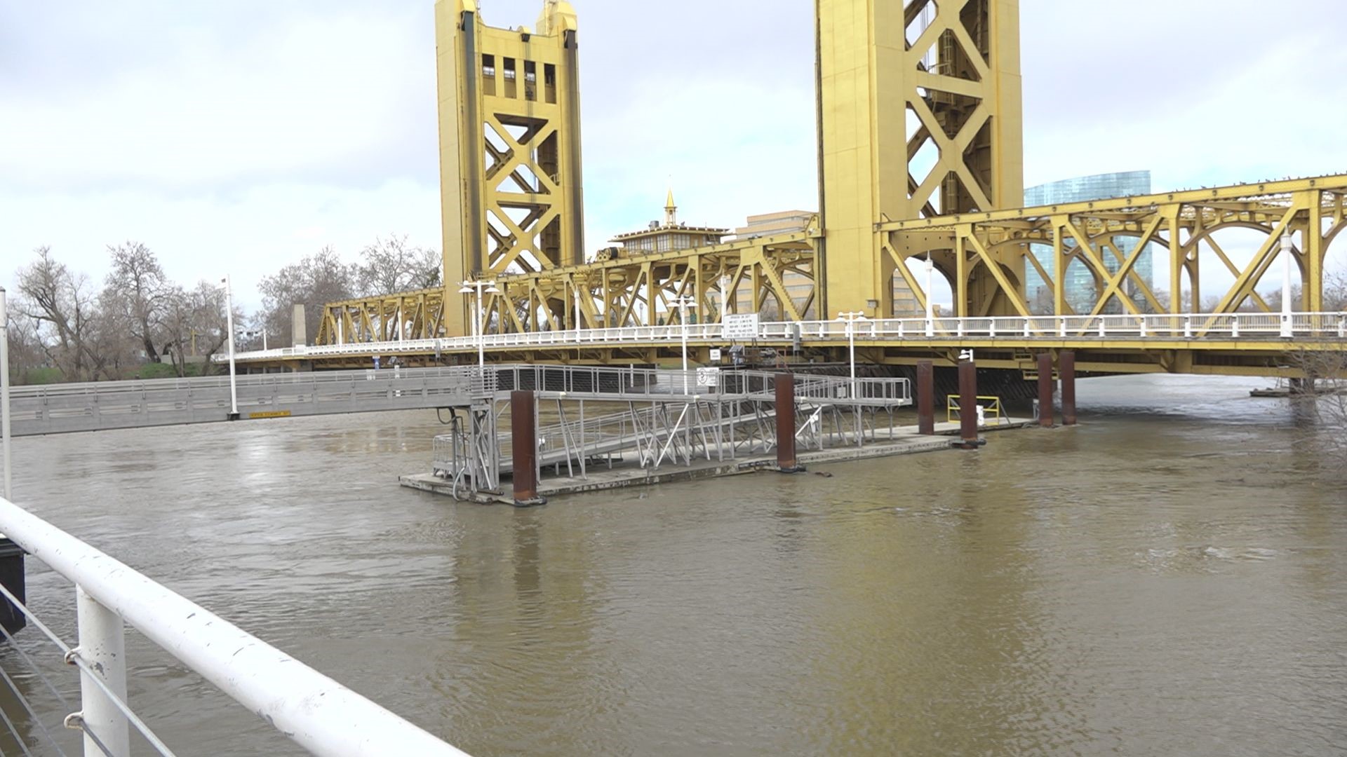 Caltrans says electrical fire damaged Tower Bridge | abc10.com