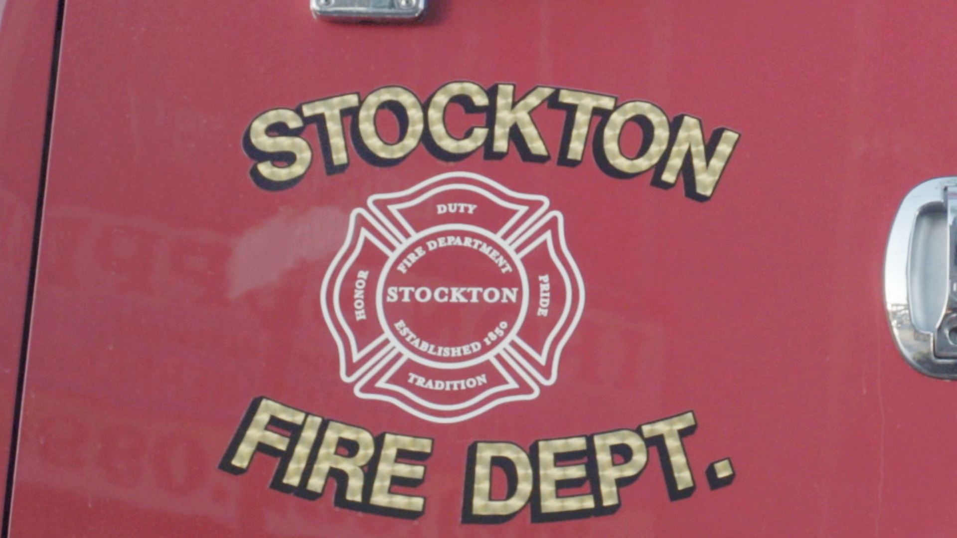 Firetruck crashes into vehicle on way to fire in Stockton | abc10.com