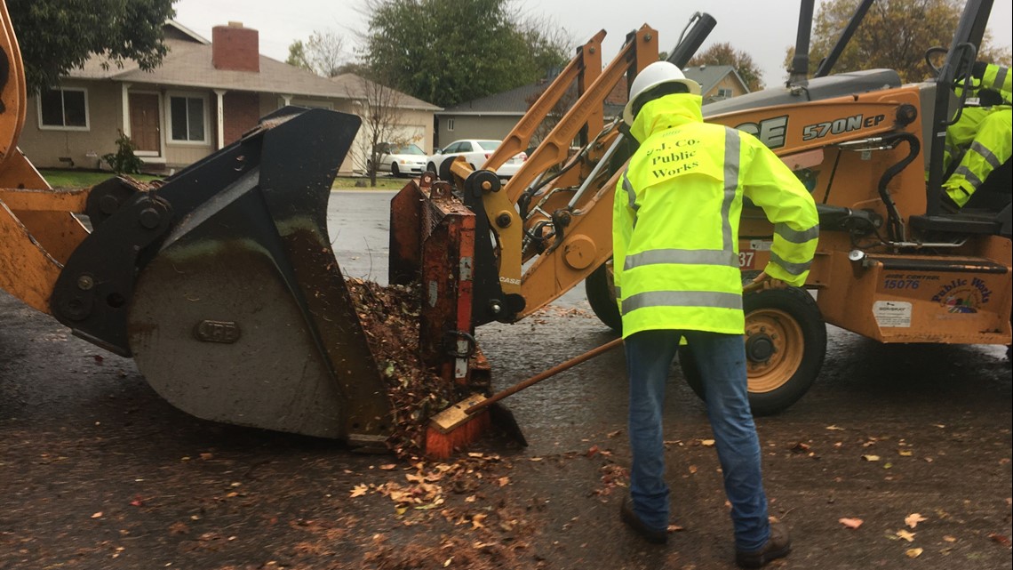 Cleanup crews working to remove leaves from California streets | abc10.com