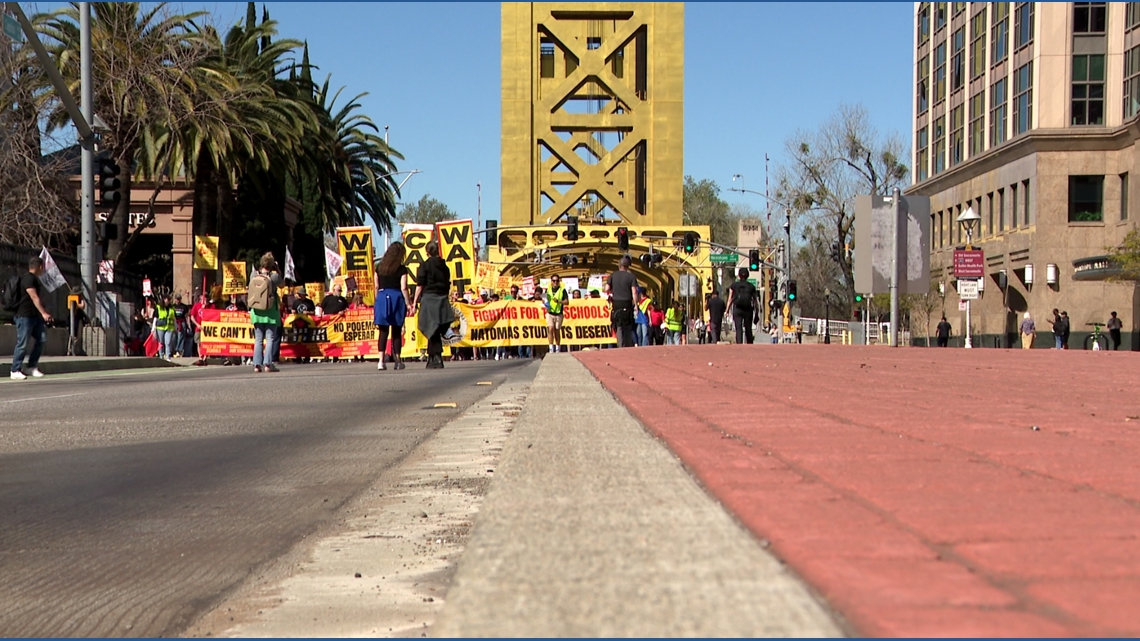 Teachers from Natomas, Twin Rivers march across Tower Bridge as strikes ...