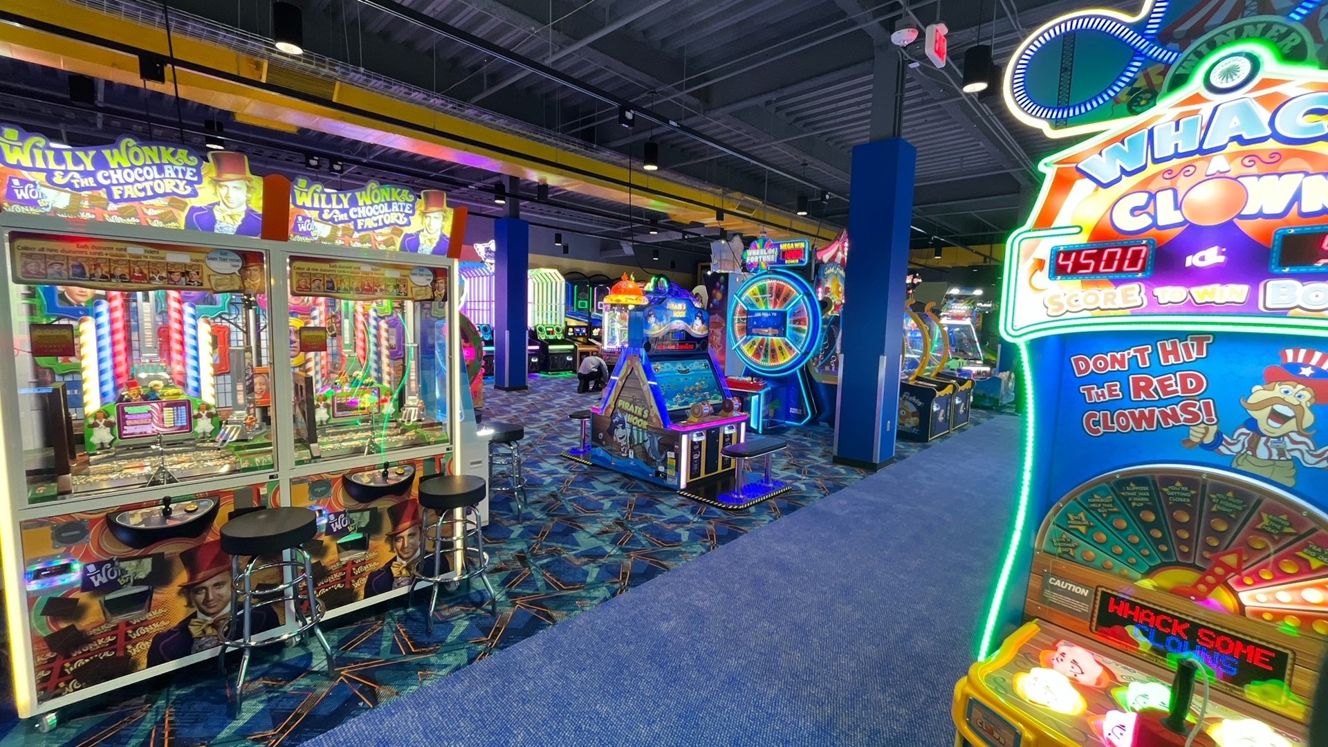 Round One Roseville: Bowling, Karaoke opens at Roseville Galleria ...