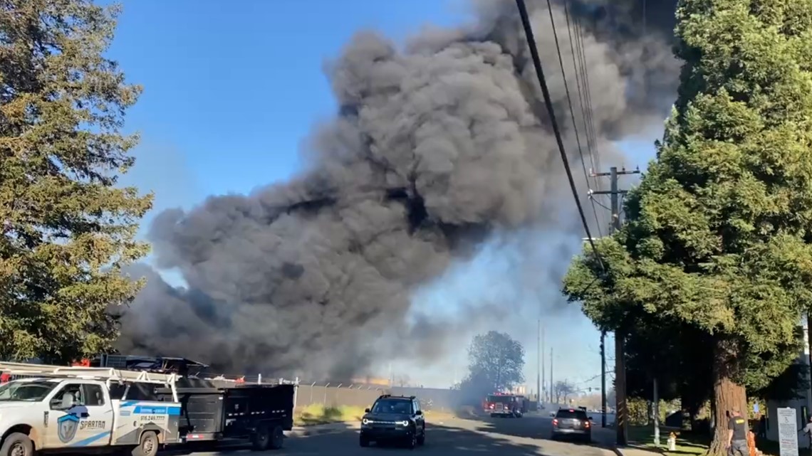 Homeless encampment fire involving multiple cars near Power Inn | abc10.com