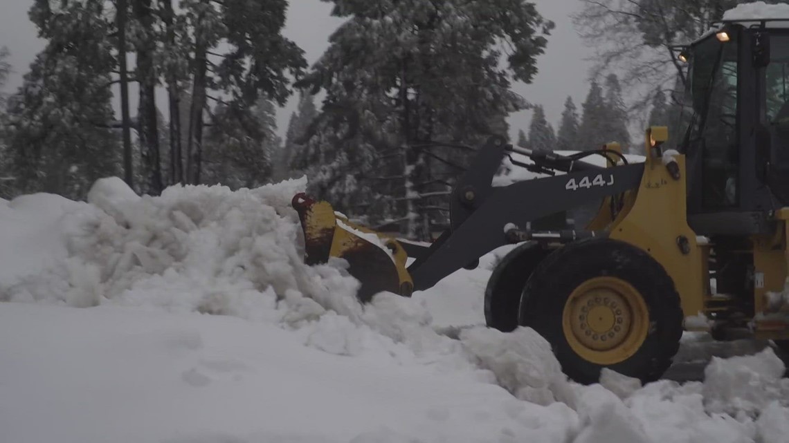 Pollock Pines enjoys snow after break in storm | abc10.com