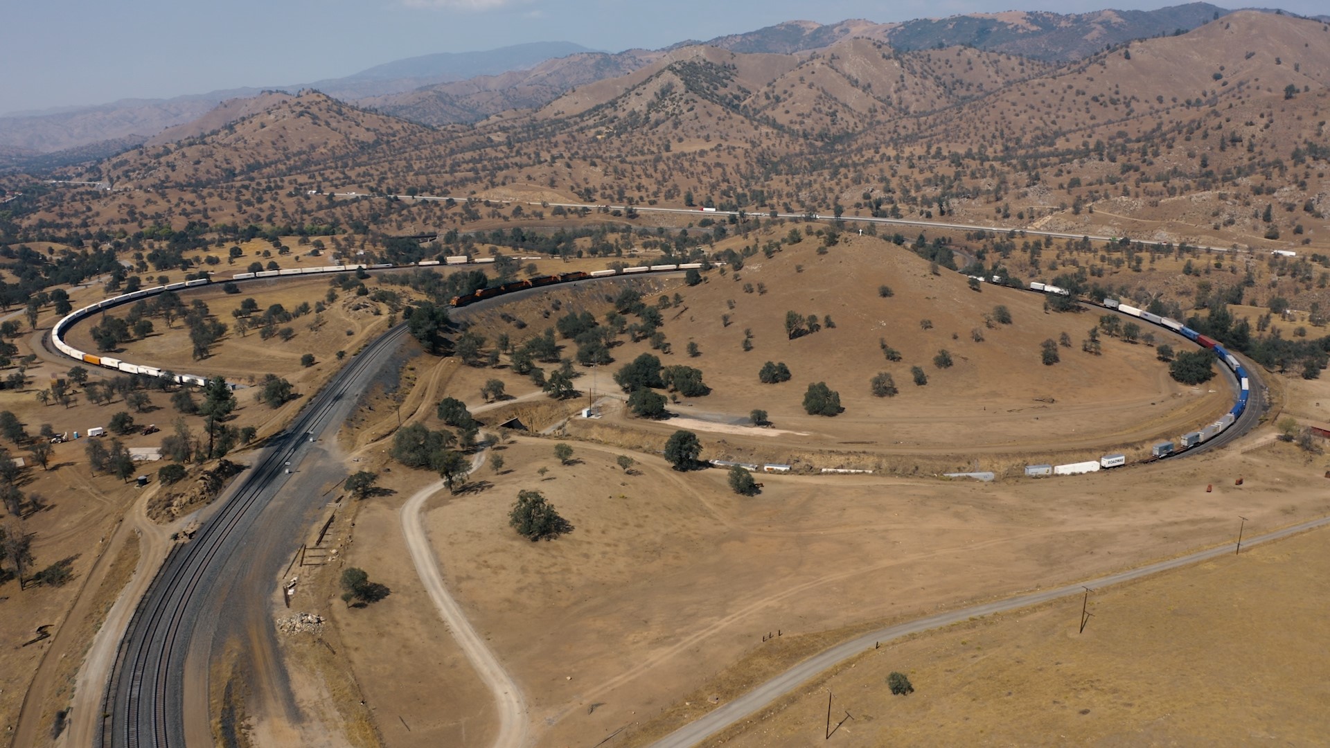 The railroad loop around that allowed trains over Tehachapi pass | abc10.com