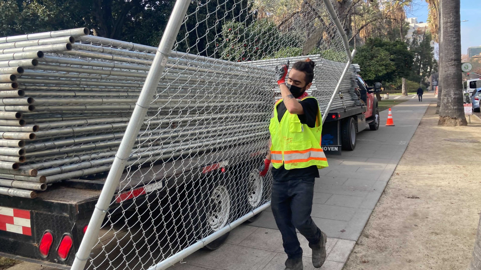 Metal fence erected around California State Capitol | abc10.com
