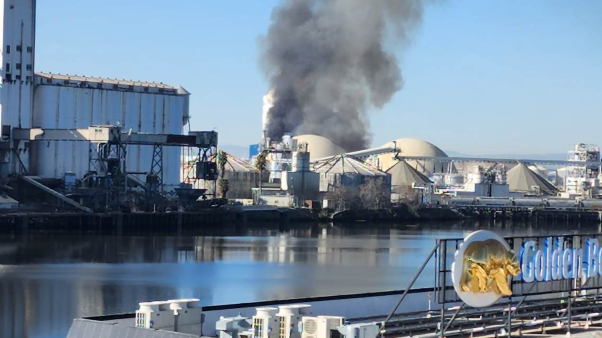 Port of Stockton warehouse fire put under control, crews say | abc10.com