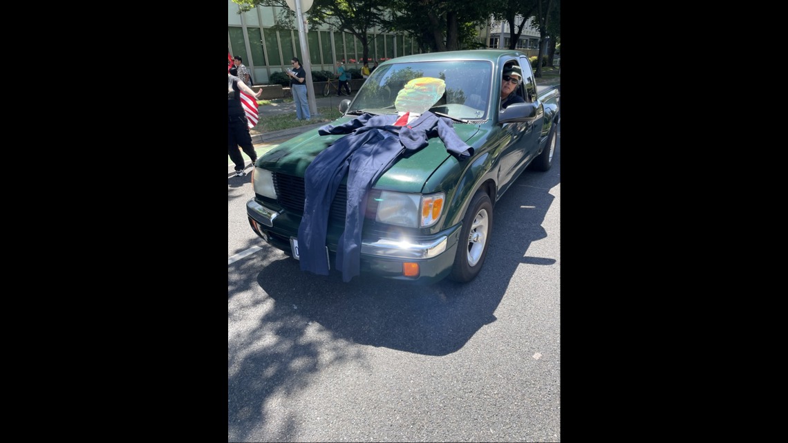California anti-ICE protests | Sacramento protesters march to ICE field ...