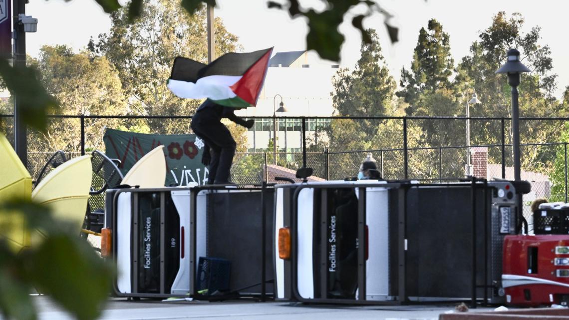 Cal State LA Protest: Pro-Palestinian protesters take building | abc10.com