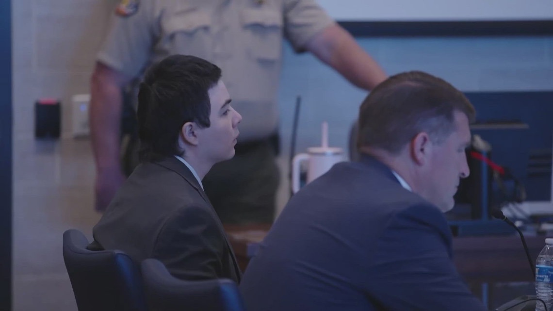 Trial begins for Carlos Dominguez in Davis stabbings case | abc10.com