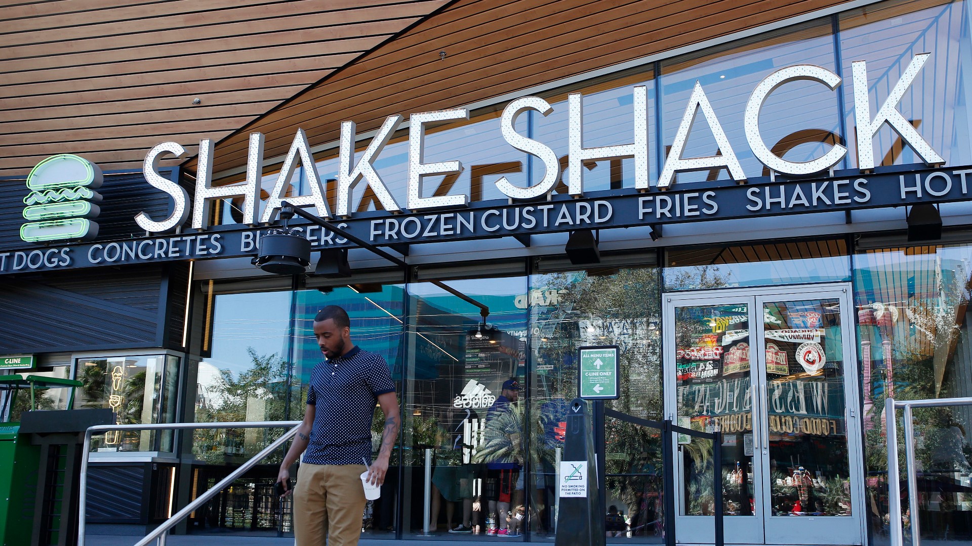 Folsom: Shake Shack in Palladio to open 2024 | abc10.com