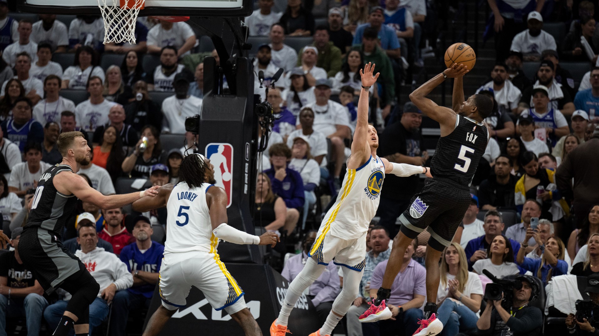 Kings beat Warriors in Game 1 of playoffs in Sacramento | abc10.com