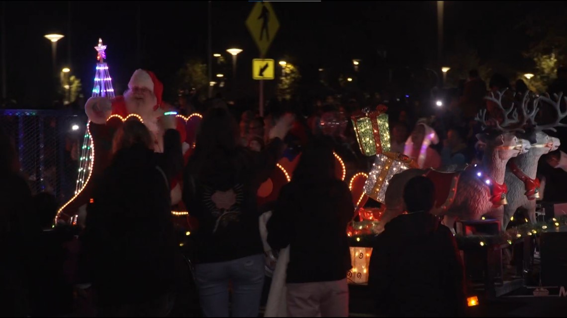 Thousands come out to Elk Grove's Illumination Holiday Festival | abc10.com