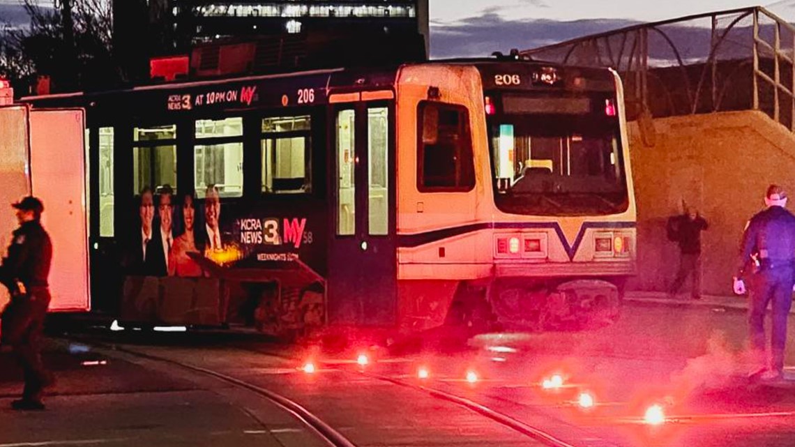 SacRT Green line light rail train derails | abc10.com