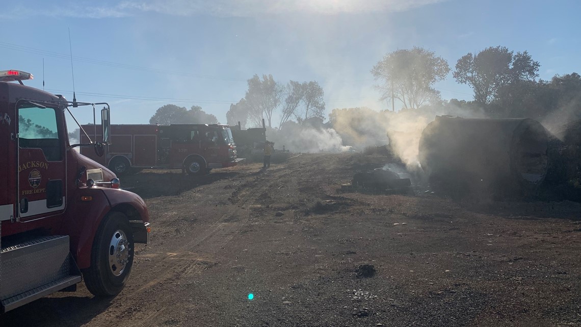 Amador County grass fire burns cars, structure | abc10.com