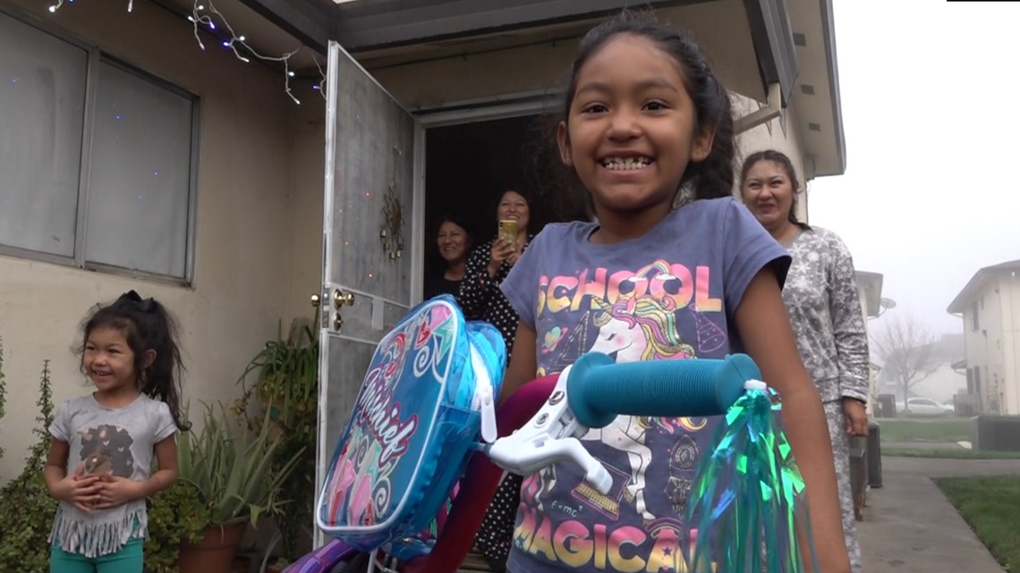 Stockton PD's Toy Project brings holiday joy to neighborhoods | abc10.com