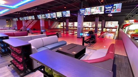 Round One Roseville: Bowling, Karaoke opens at Roseville Galleria ...