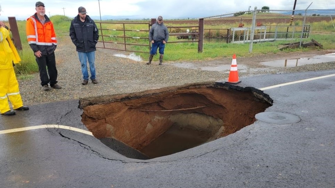 Sinkhole in Yuba County to close road up to 8 weeks | abc10.com
