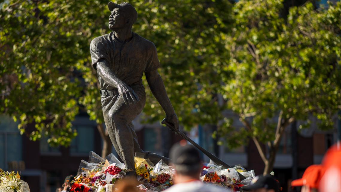 Willie Mays gets final military honors for service | abc10.com