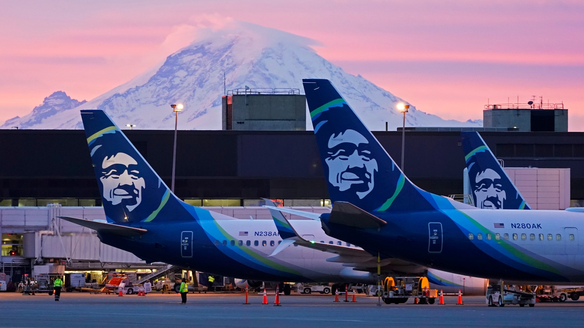 Alaska Airlines flight emergency lands after window falls off | abc10.com