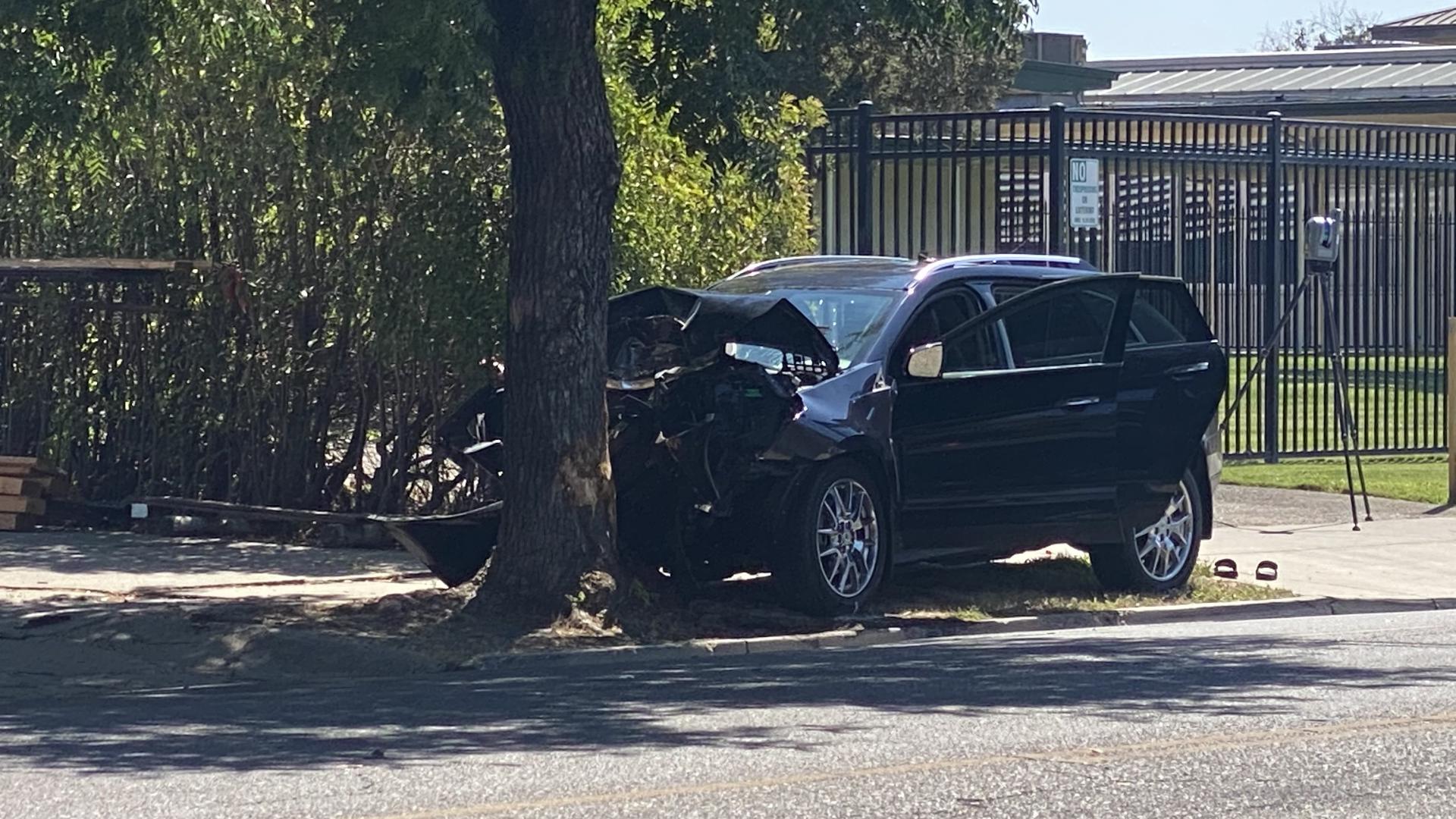 Girl, 11, dies after vehicle crashes into tree in Stockton | abc10.com