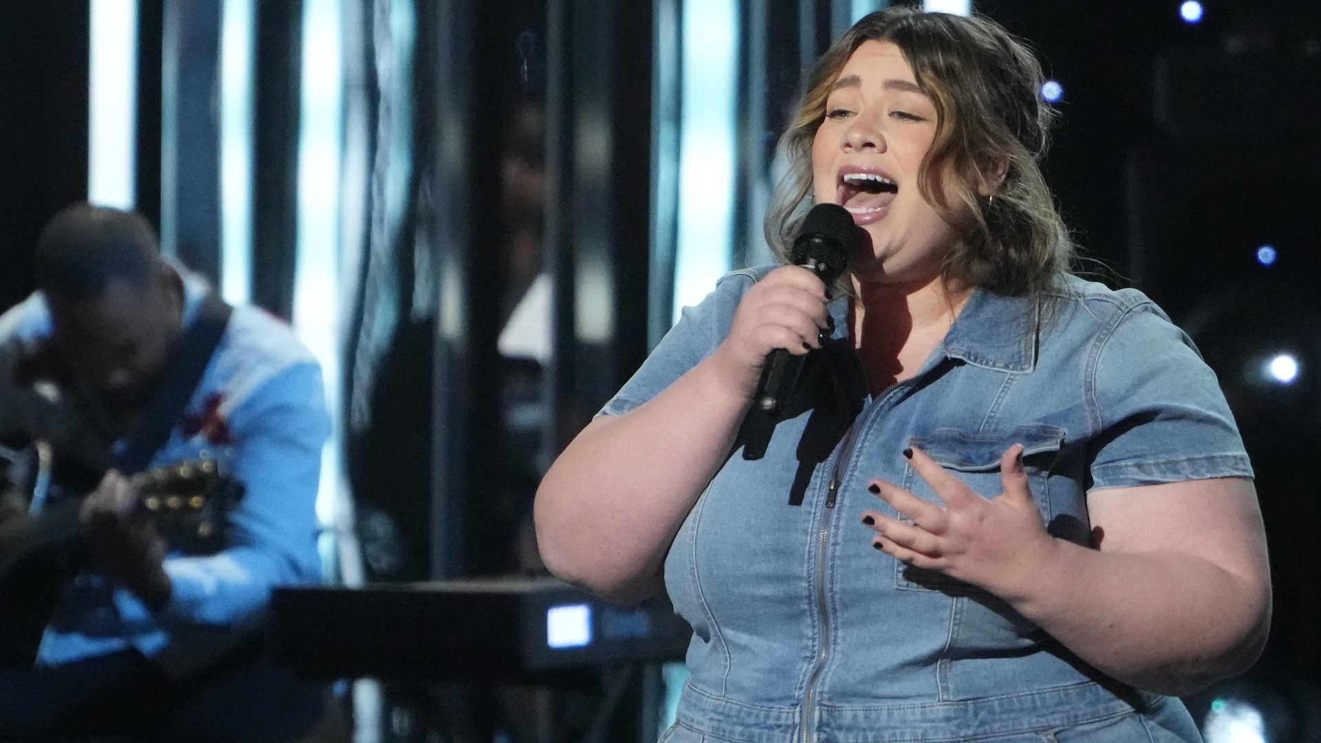 Sarah Snyder: Turlocker stuns on American Idol as journey ends | abc10.com