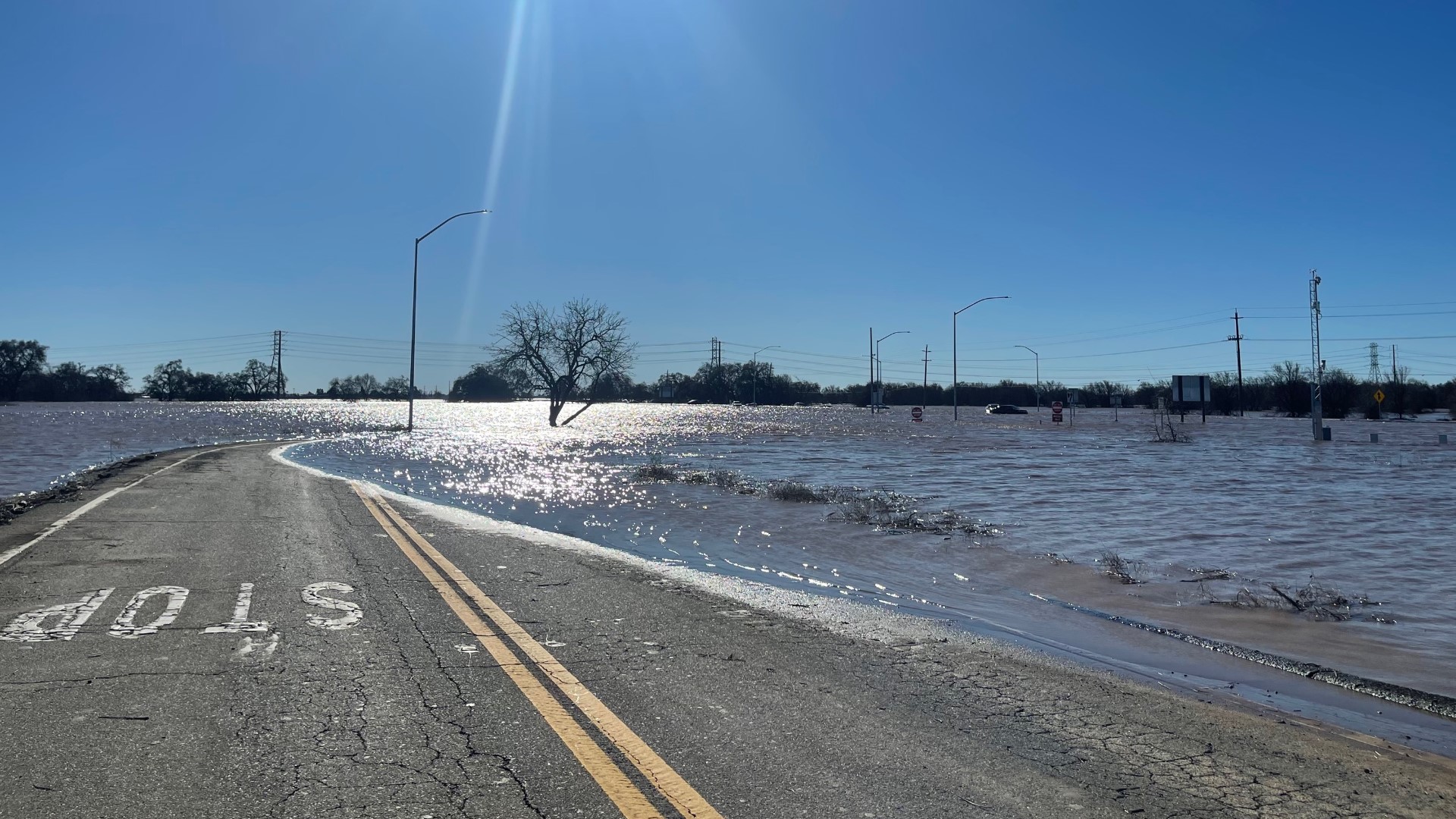 Winter Storm Aftermath: Hwy 99 flooding, power outages and more | abc10.com