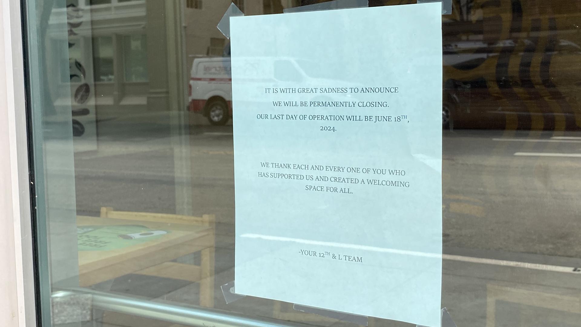 Starbucks 12th and L closing signs | abc10.com
