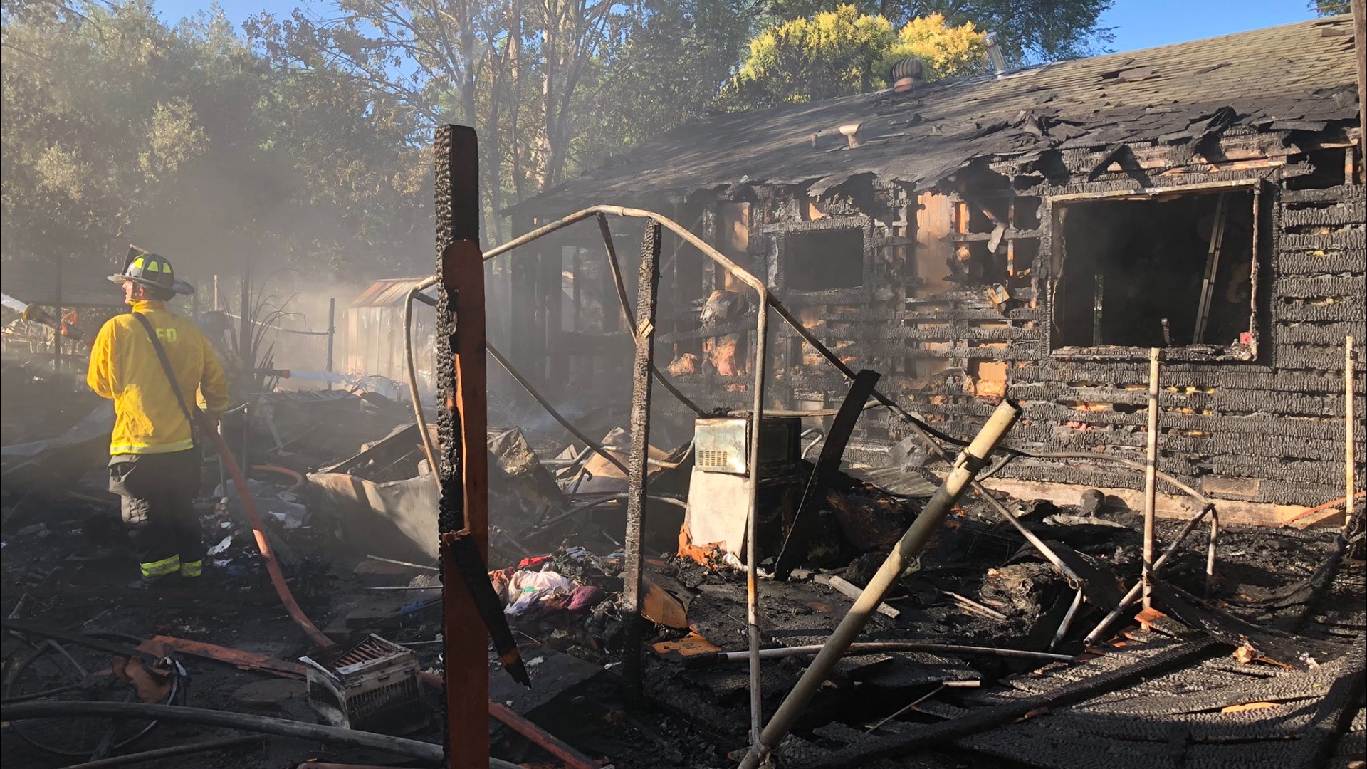 2-alarm fire in Sacramento burns structure, multiple sheds | abc10.com