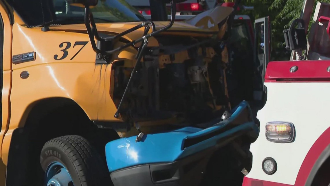 8 people injured in school bus crash in Sacramento | abc10.com