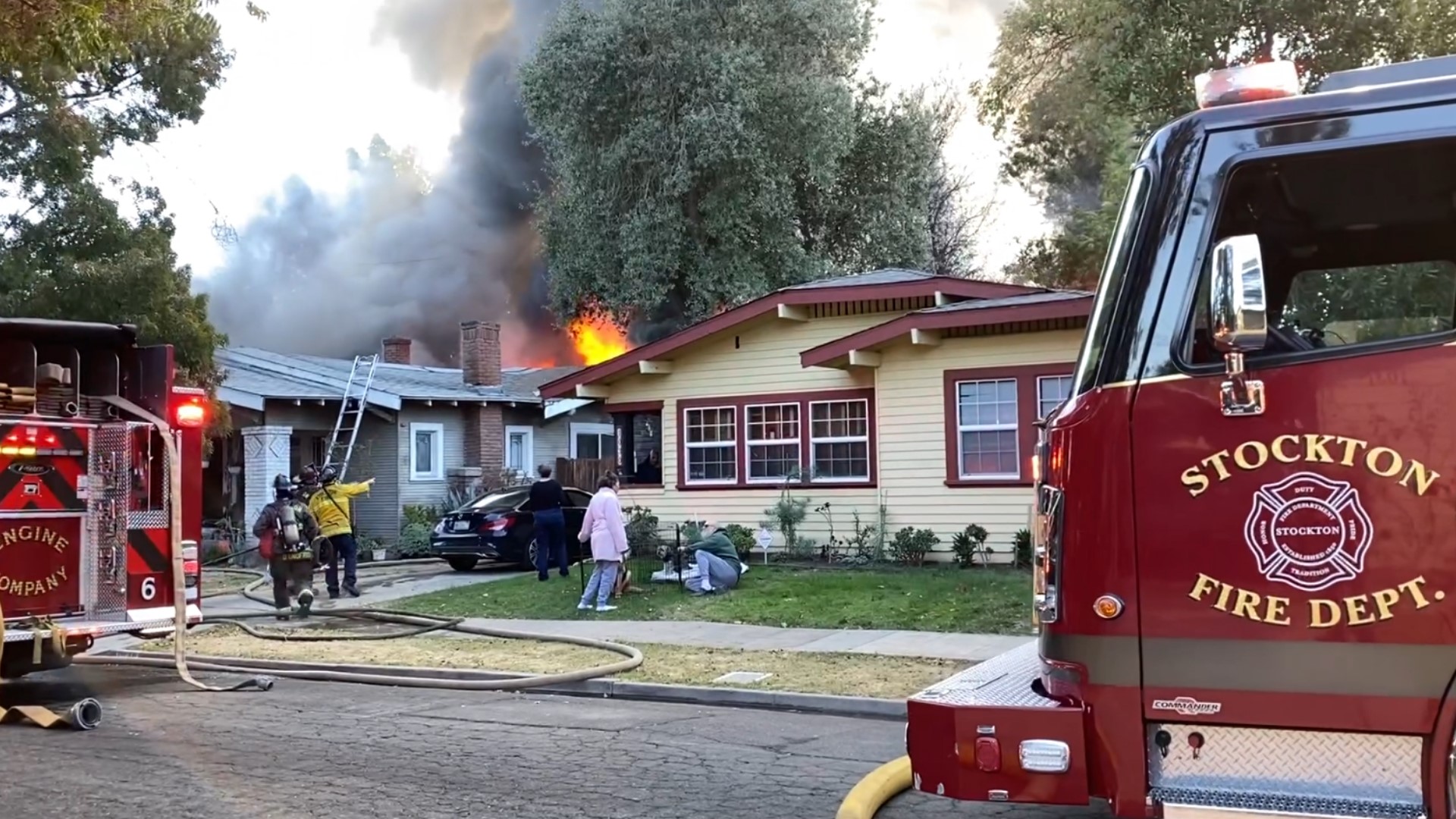 Crews extinguish 2-alarm house fire in Stockton | abc10.com
