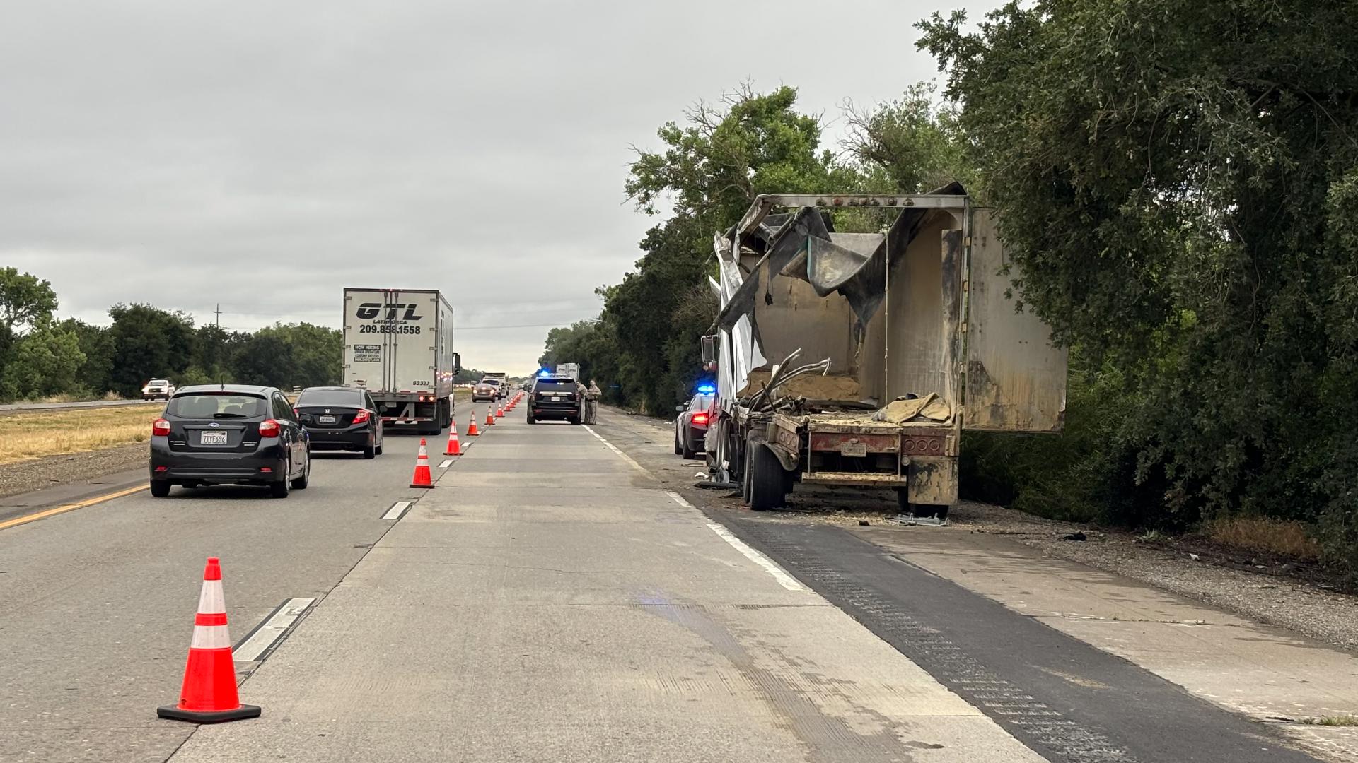 Person killed after semi-truck swerves into disabled rig on I-5 north ...