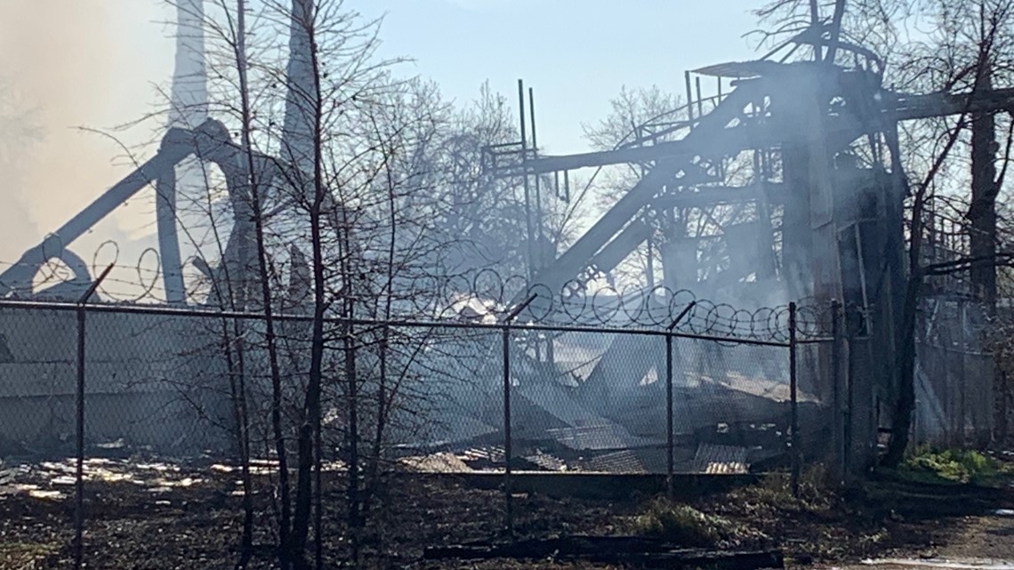 Highway 99 in Live Oak reopens after fire shuts down road | abc10.com