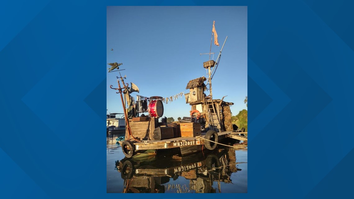 Floating circus to stop on San Joaquin River for free show | abc10.com