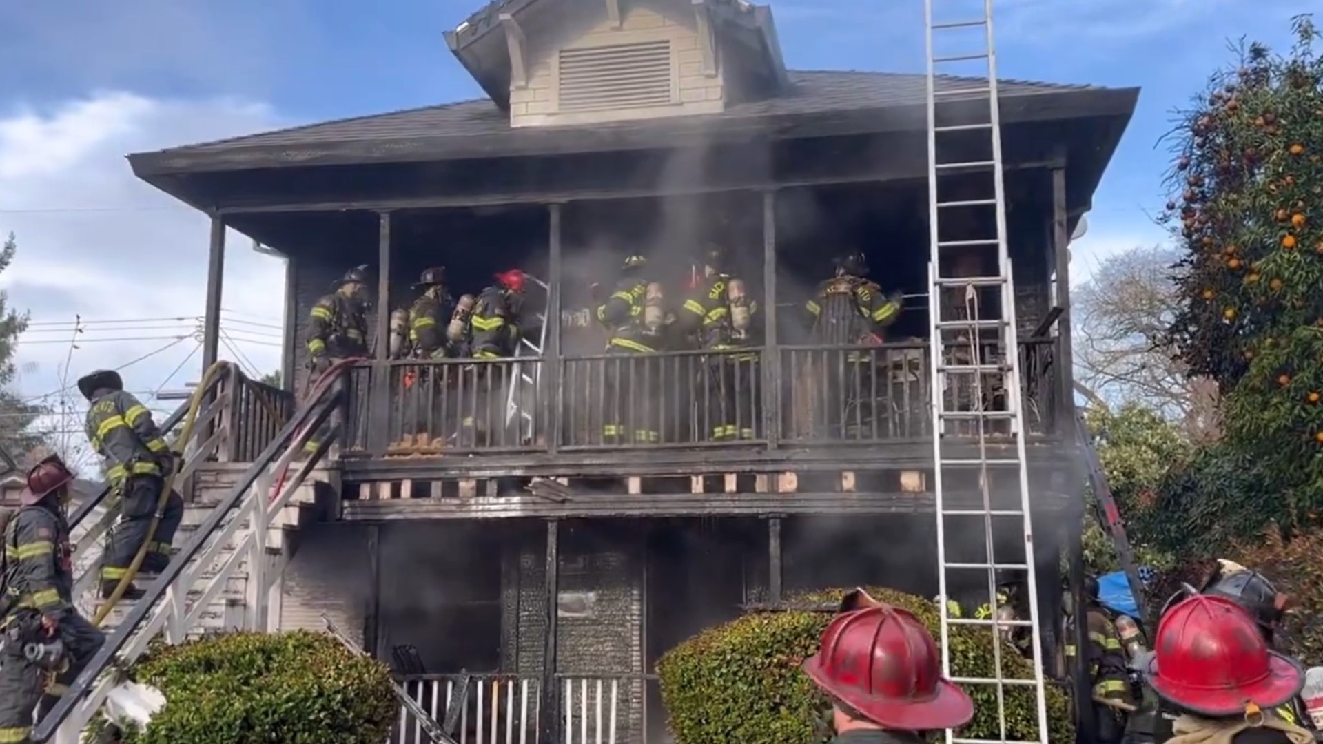 Fire, smoke in Sacramento | Person escapes duplex fire | abc10.com