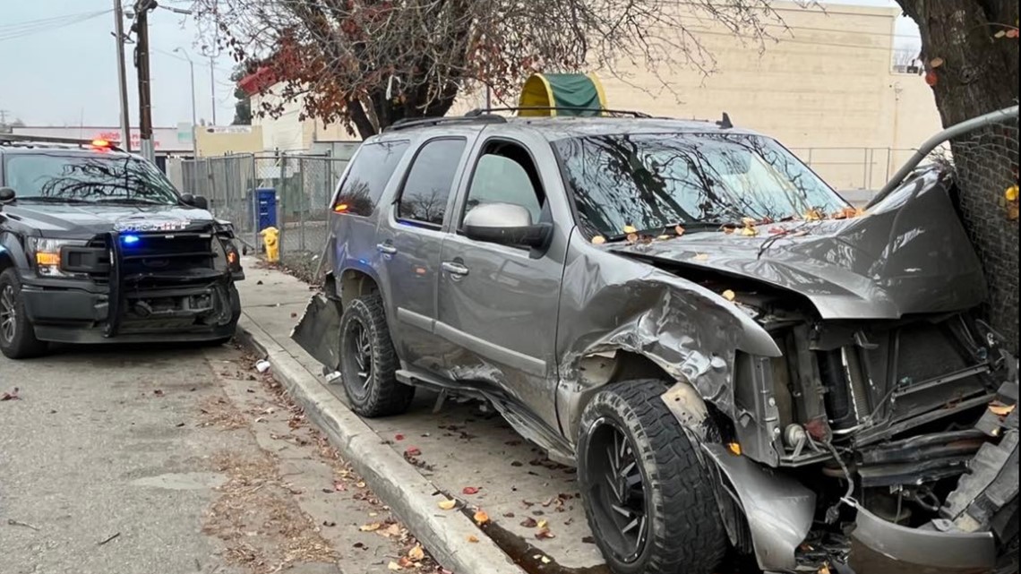 Deputies chase, crash into suspect in Modesto | abc10.com