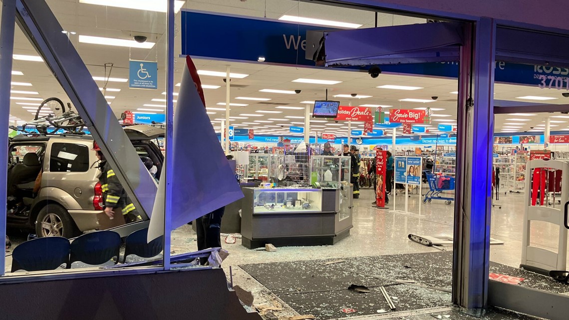 5 injured after car crashes into Ross | abc10.com