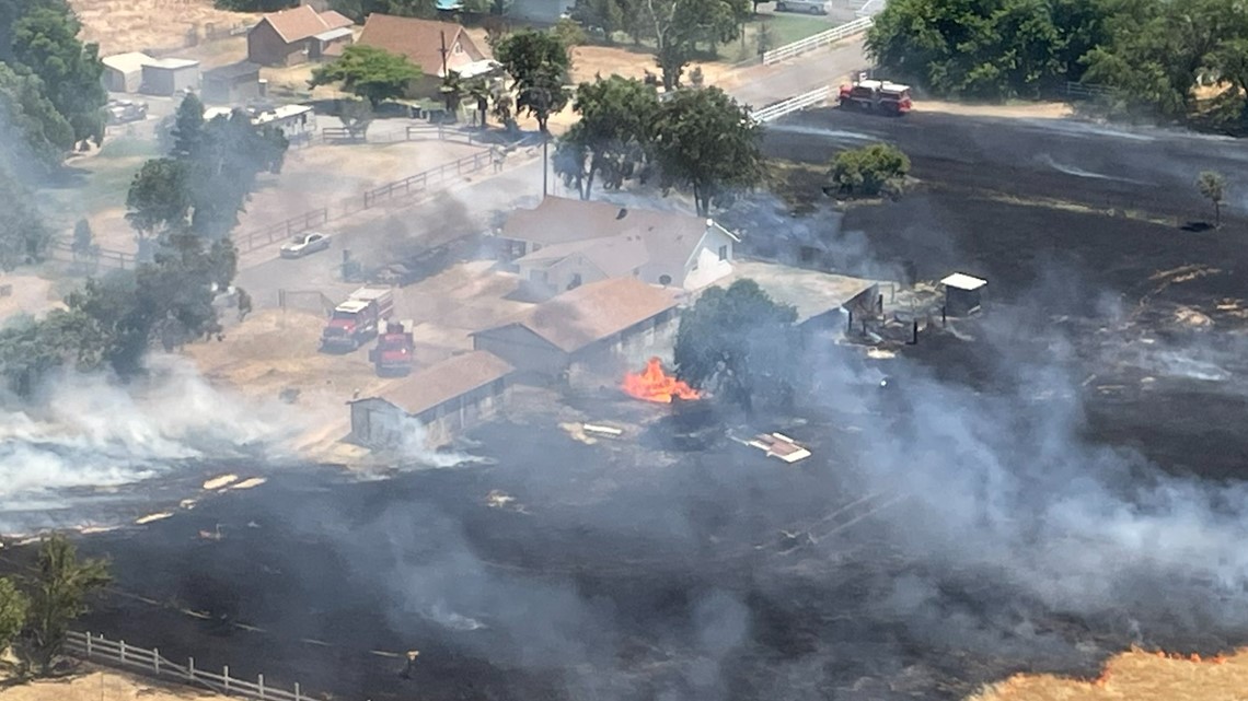 Firefighters save Sacramento County home during grass fire | abc10.com
