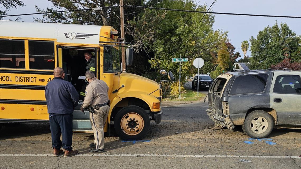 Yuba City school bus crash: 7 kids sent to hospital | abc10.com
