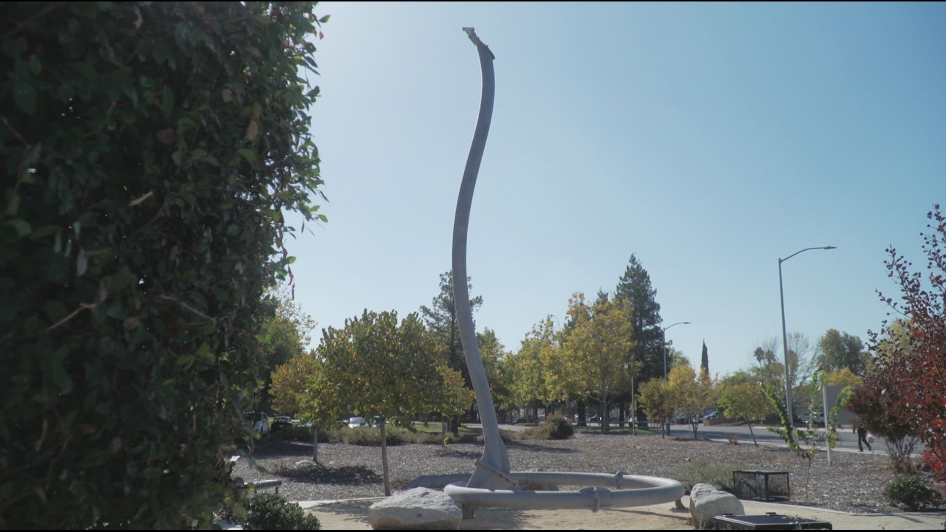 Sacramento sculpture toppled by winds to be fixed in Meadowview | abc10.com
