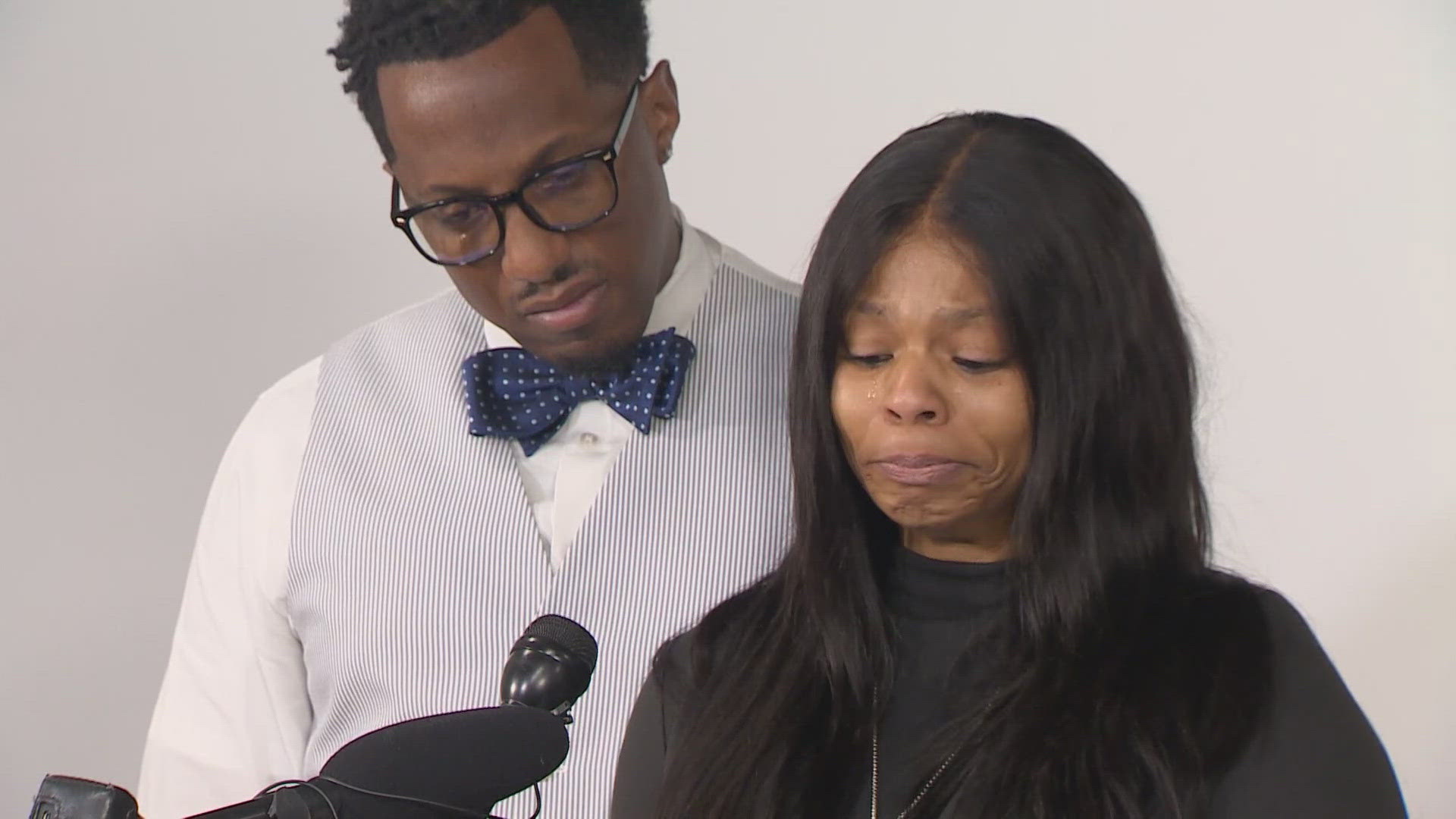 Frisco track meet stabbing: Karmelo Anthony's mother speaks on case ...