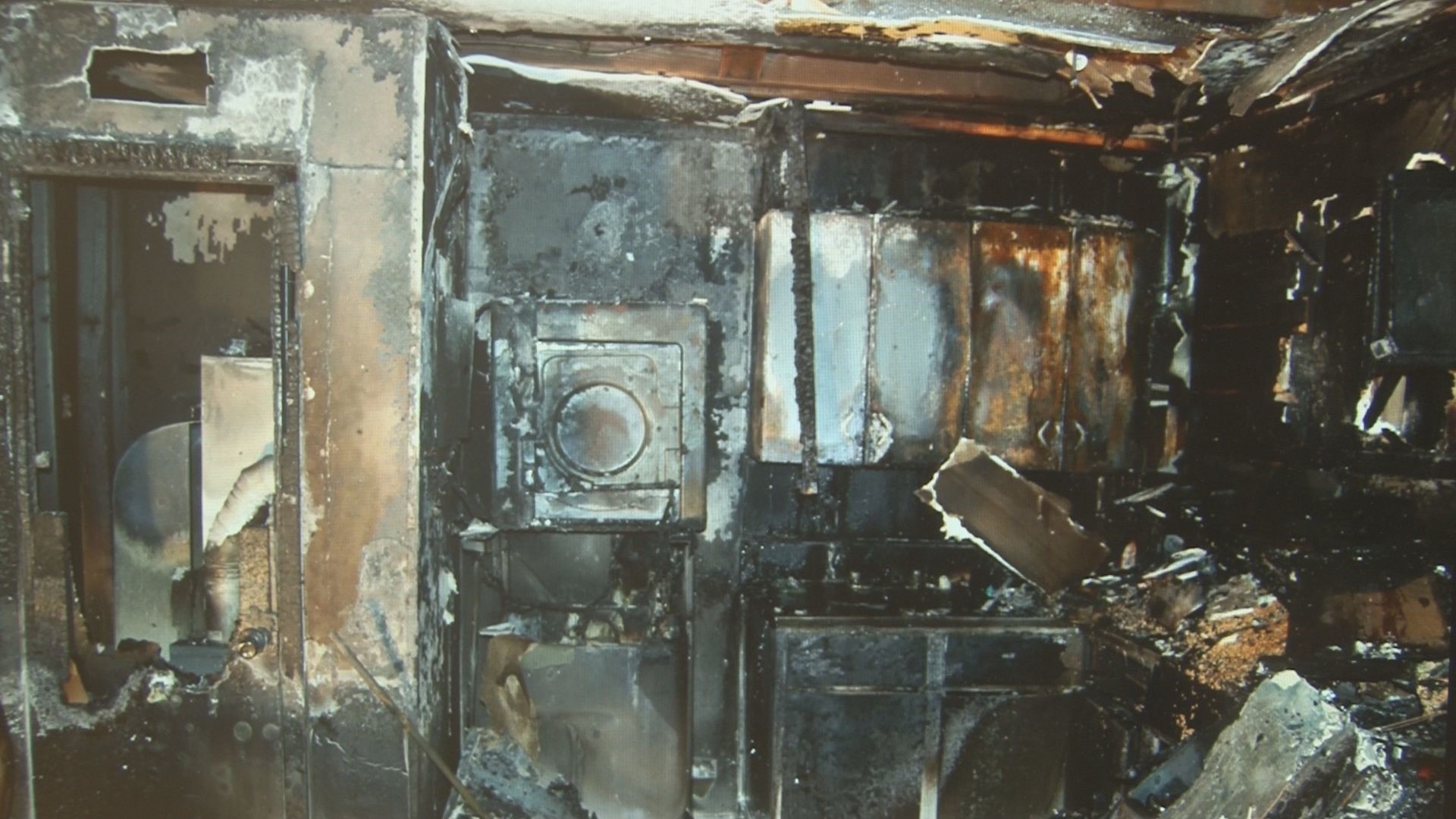 Inside The Deadly Summit Ave. Apartment Fire: Official Report | abc10.com