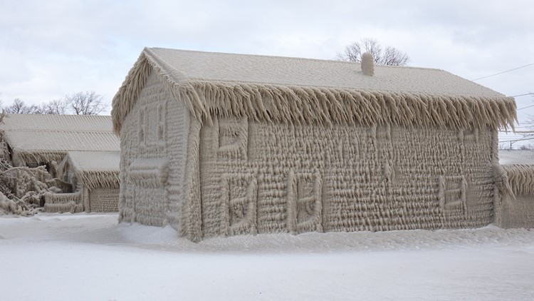 Lake Erie creates ice houses near Buffalo | abc10.com
