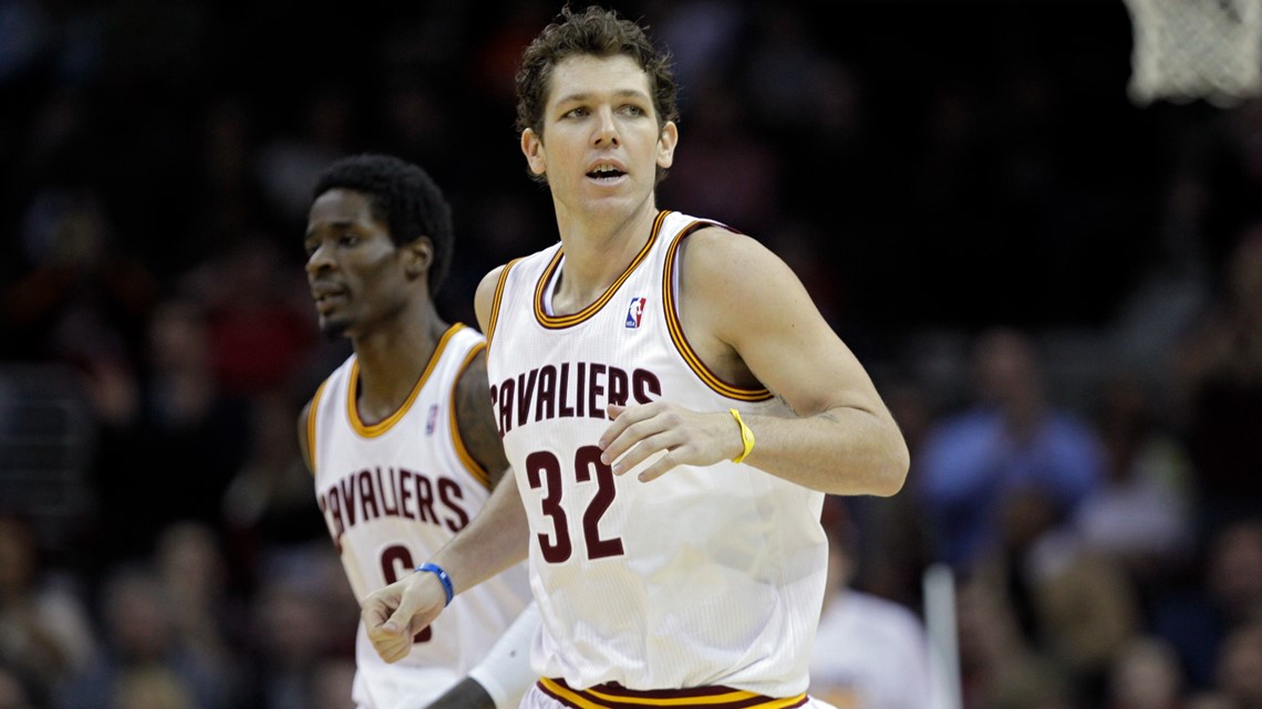 Cleveland Cavaliers hire Luke Walton as assistant coach | abc10.com