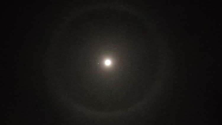 Why you saw a halo around the moon last night | abc10.com