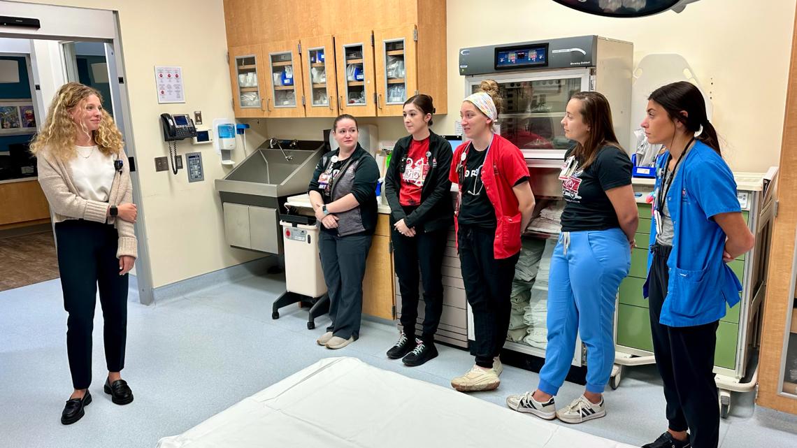 IU medical student reunites with doctors after brain tumor | abc10.com