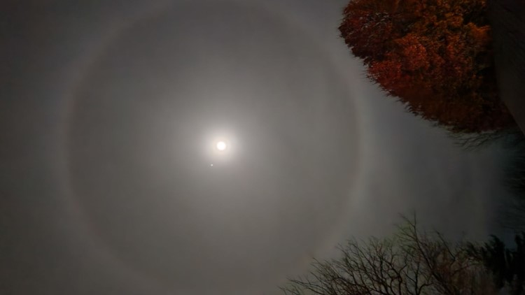 Why you saw a halo around the moon last night | abc10.com