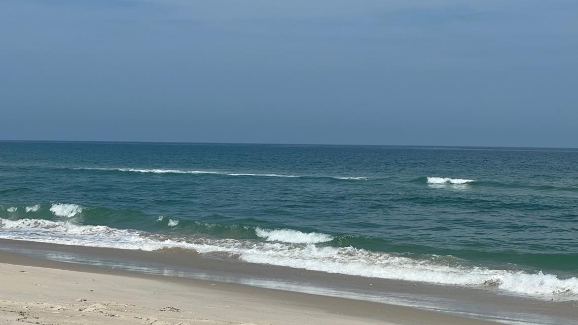 Sand holes at the beach can collapse and be deadly | abc10.com
