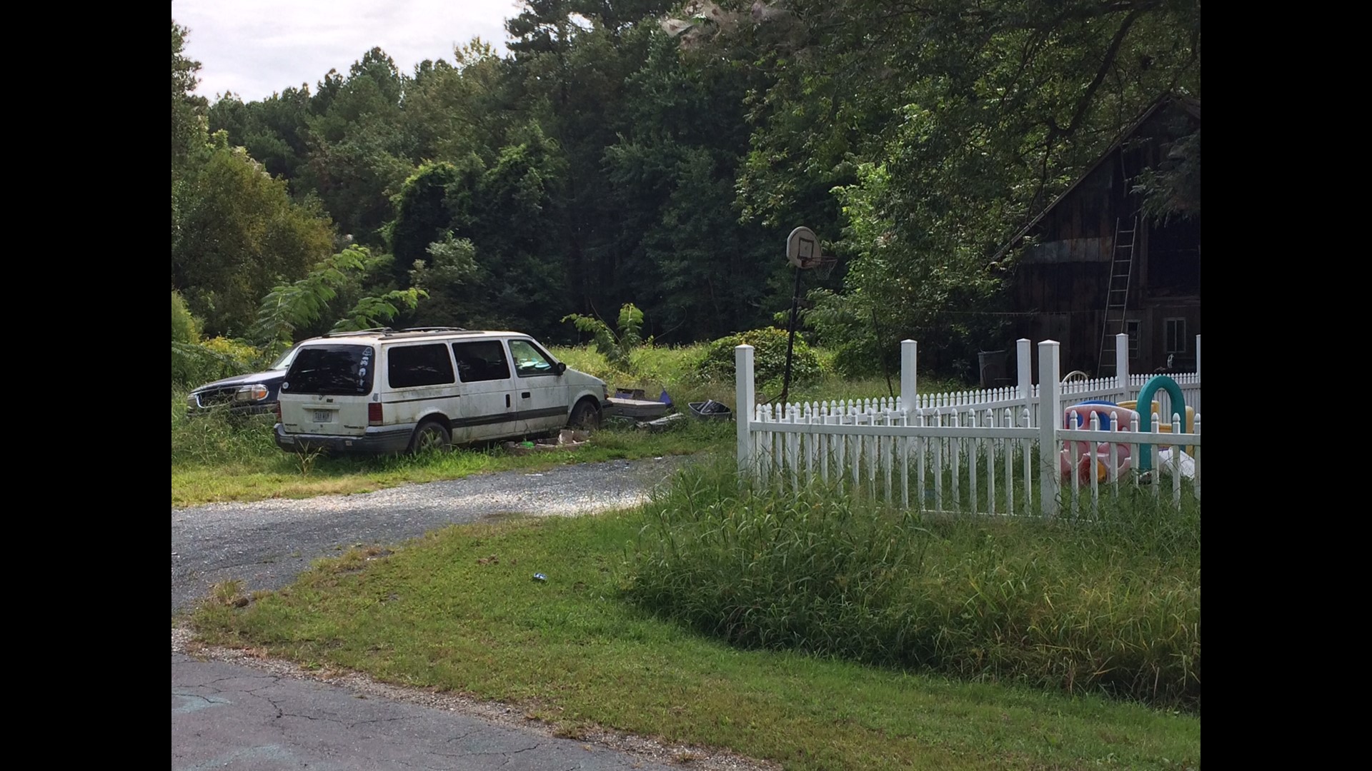 Mom accused of keeping toddlers in makeshift cages indicted | abc10.com