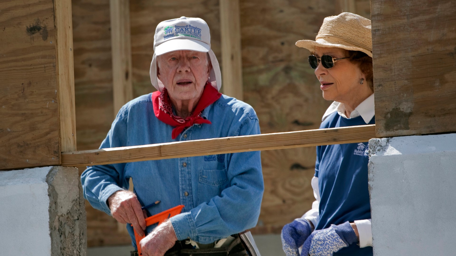 Jimmy Carter collapses at Habitat Build | abc10.com